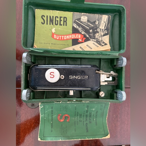 Singer | Tablets & Accessories | Electric Singer Sewing Machine Vintage ...